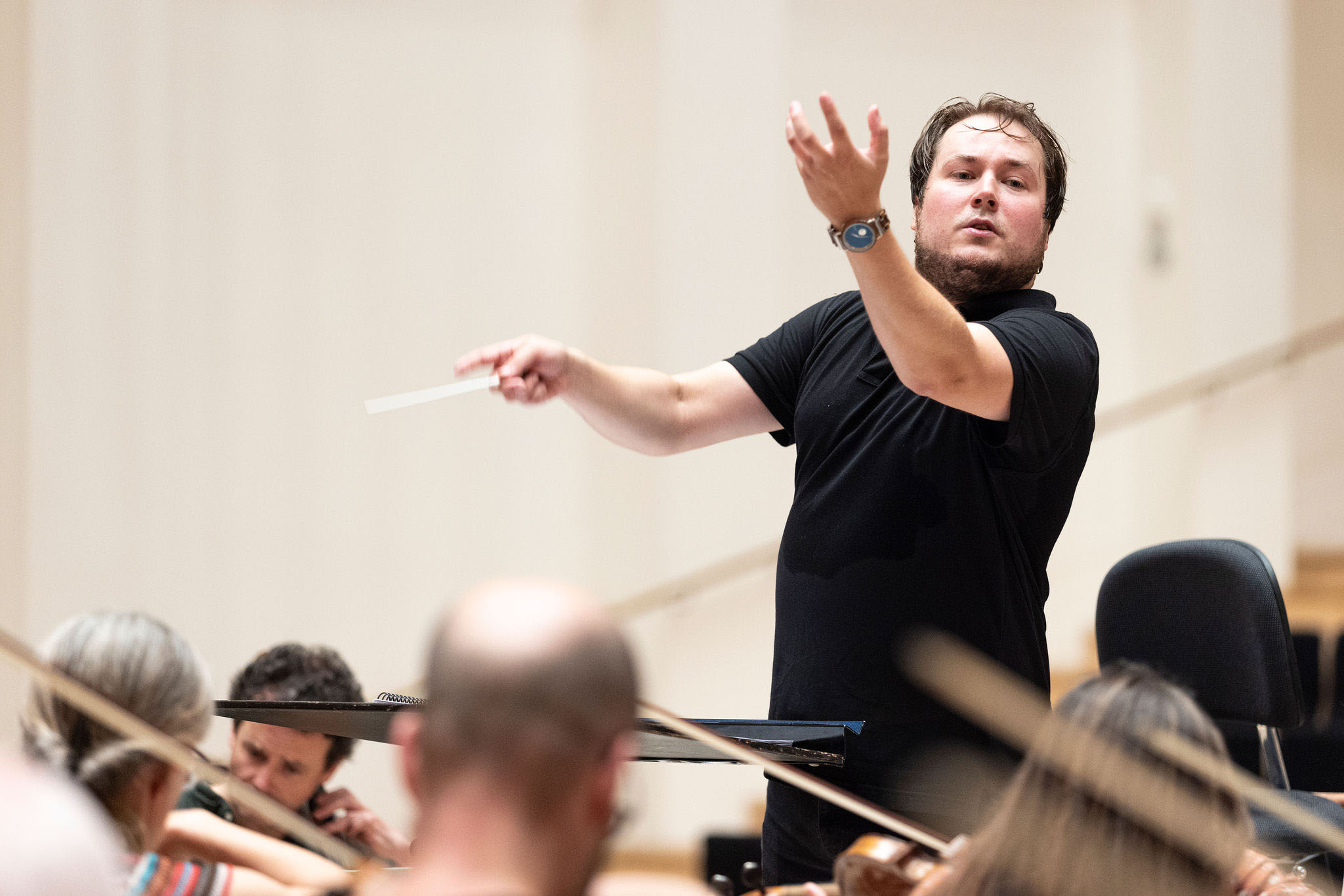 Kapellimestari Erkki Lasonpalo johtaa Philharmonia Orchestraa Mikkelin ...
